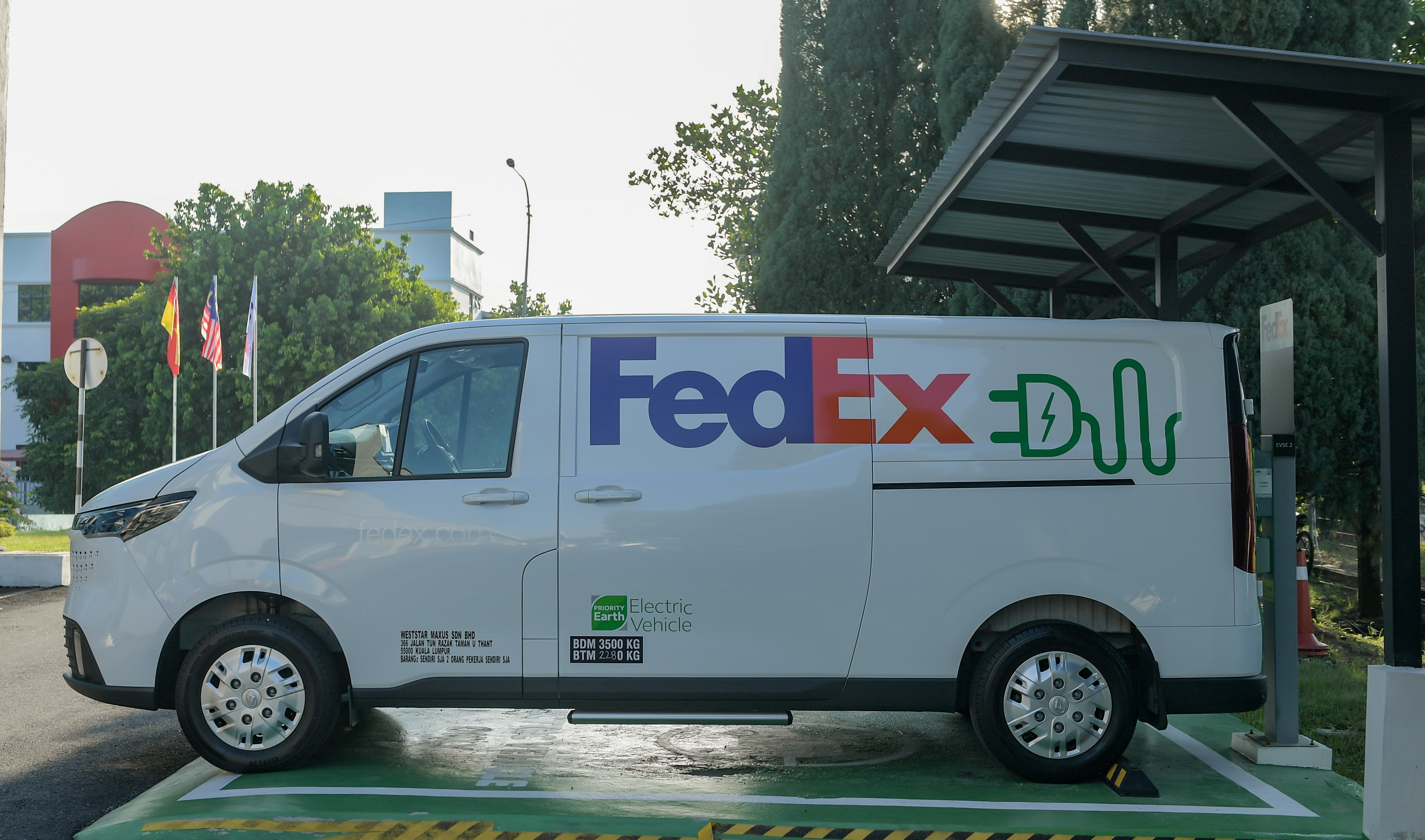 FedEx Pioneers the Company’s First Cross-Border Electric Vehicle ...